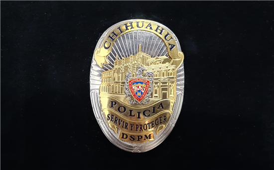 La historia y simbolismo detrás de las placas de policía y bomberos en ...