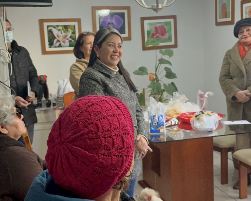 Nancy Frías apoya a adultos mayores con entrega de cobijas en Los ...